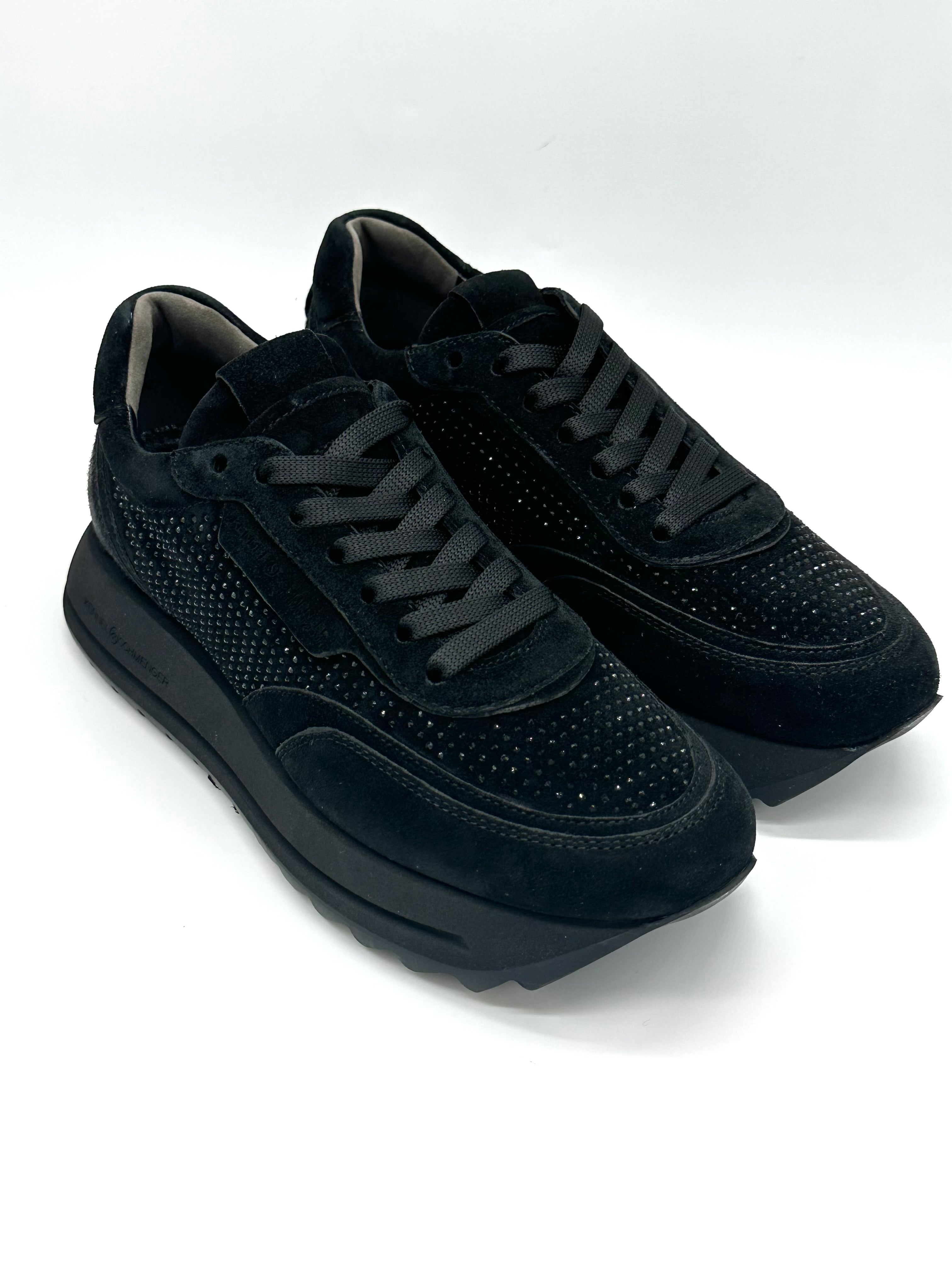 Kennel And Schmenger ‘Jezi’ Trainer – Jon Ian UK